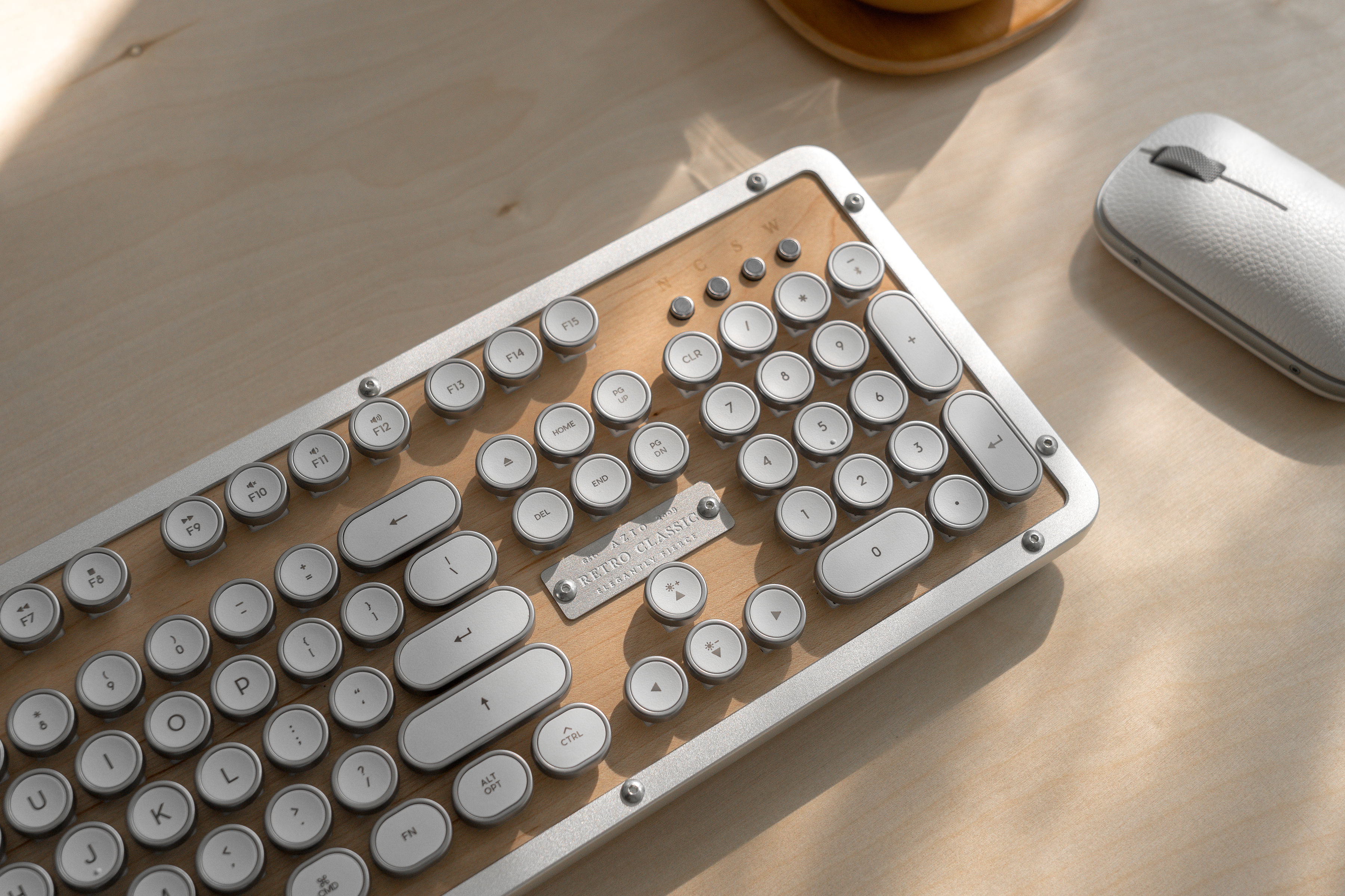 AZIO Retro Classic 104鍵 藍牙無線復古打字機鍵盤 - 2000Fun商城 香港人既遊戲店